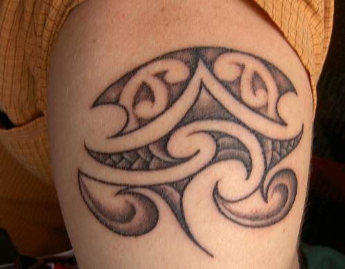 Tatuaggio maori: Disegni polinesiani su tutto il corpo