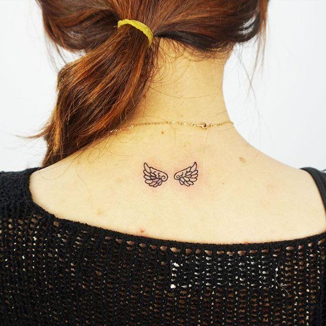 49 Tatuaggi di ali spiegate per donne