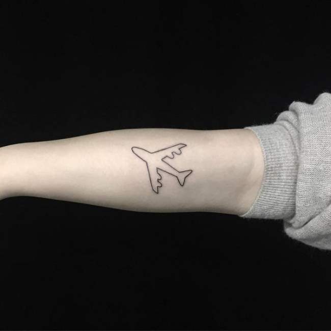Tatuaggi con gli aerei: 35 disegni moderni